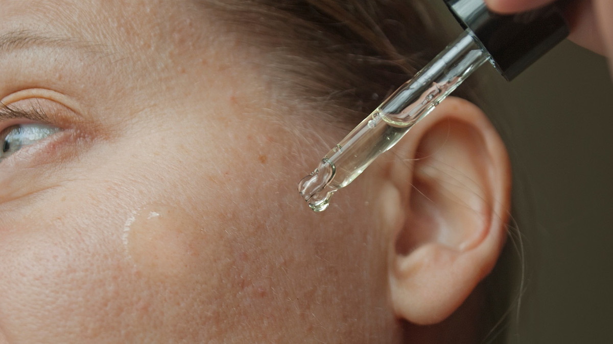 Hyaluron-Seren: Große Versprechen, keine Belege | APOTHEKE ADHOC