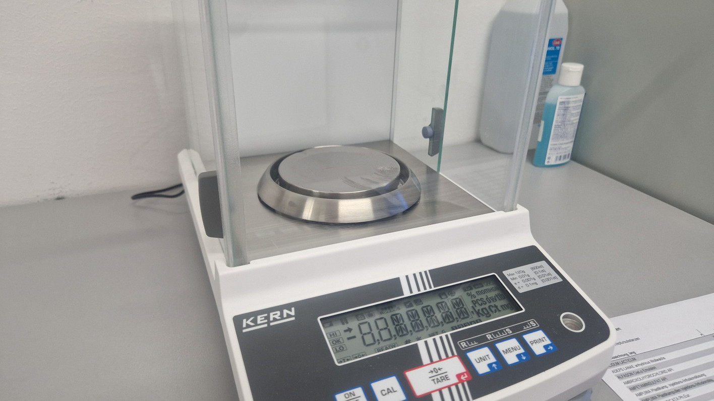 Einwaagekorrekturfaktor: So wird gerechnet | APOTHEKE ADHOC