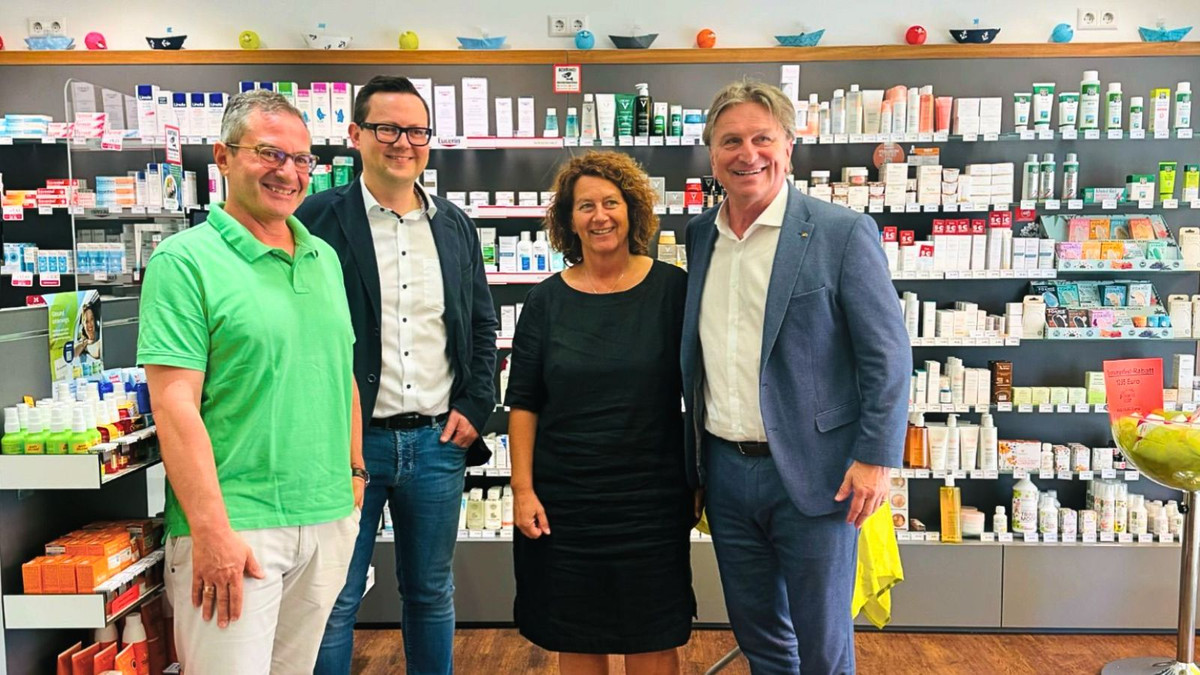 Fest hinter Apotheken: Manne Lucha „macht, was er kann“ | APOTHEKE ADHOC