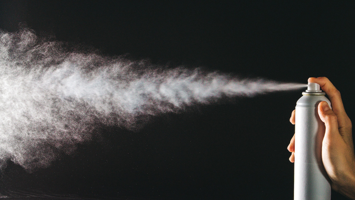 Deo-Challenge: Behörde warnt vor gefährlichem Trend | APOTHEKE ADHOC