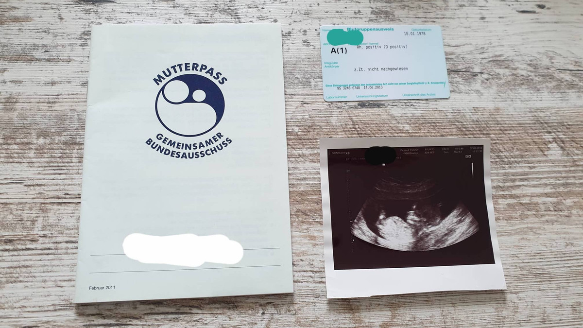 Auch der Mutterpass wird elektronisch | APOTHEKE ADHOC