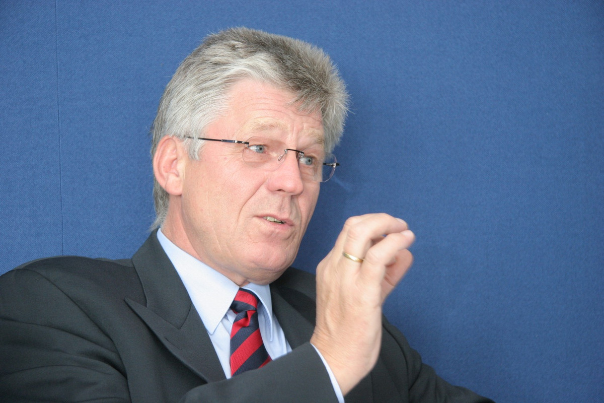 Hollmann schießt gegen Kooperationen | APOTHEKE ADHOC