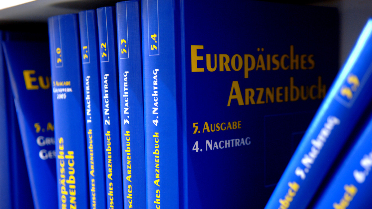 Prüfung nach alternativen Arzneibüchern | APOTHEKE ADHOC