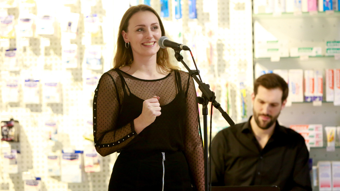PTA Kim singt „Butterflies“ | APOTHEKE ADHOC