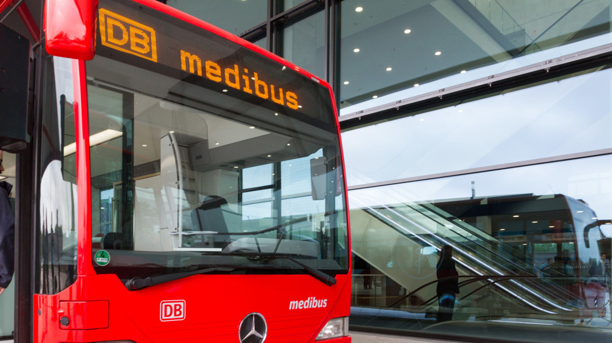 Medibus fährt übers Land | APOTHEKE ADHOC