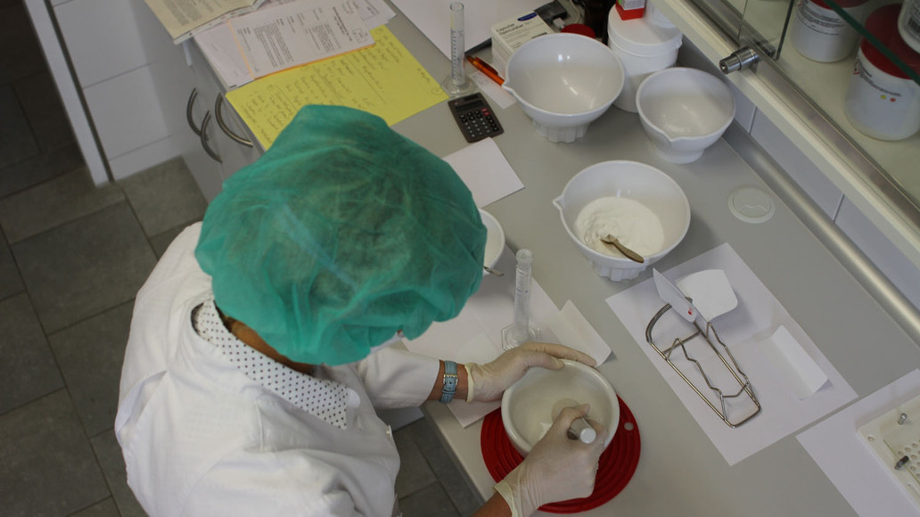 Zäpfchen richtig herstellen | APOTHEKE ADHOC