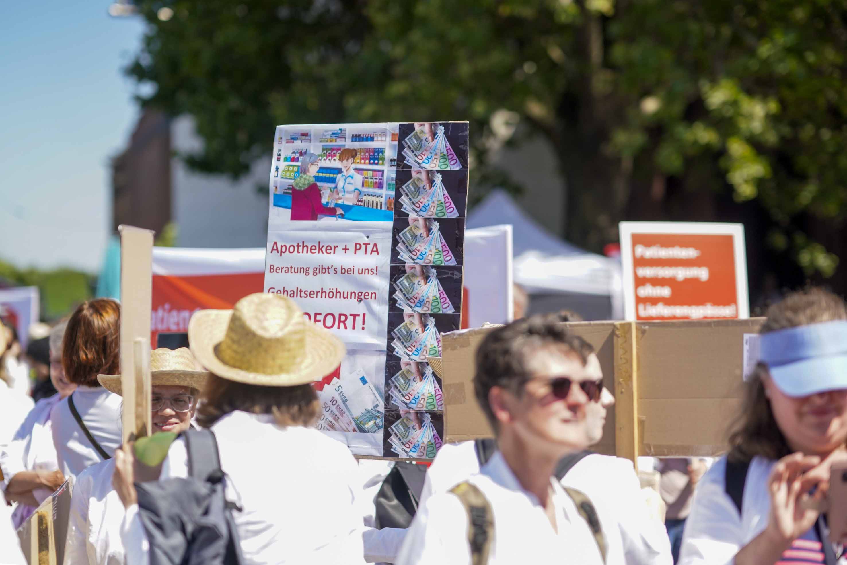 Die besten Protestplakate | APOTHEKE ADHOC