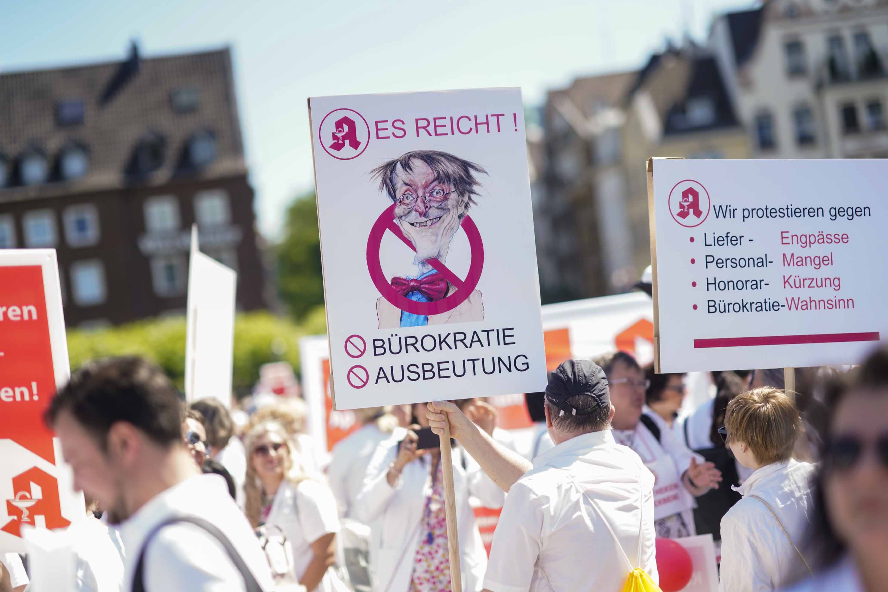 Die besten Protestplakate | APOTHEKE ADHOC