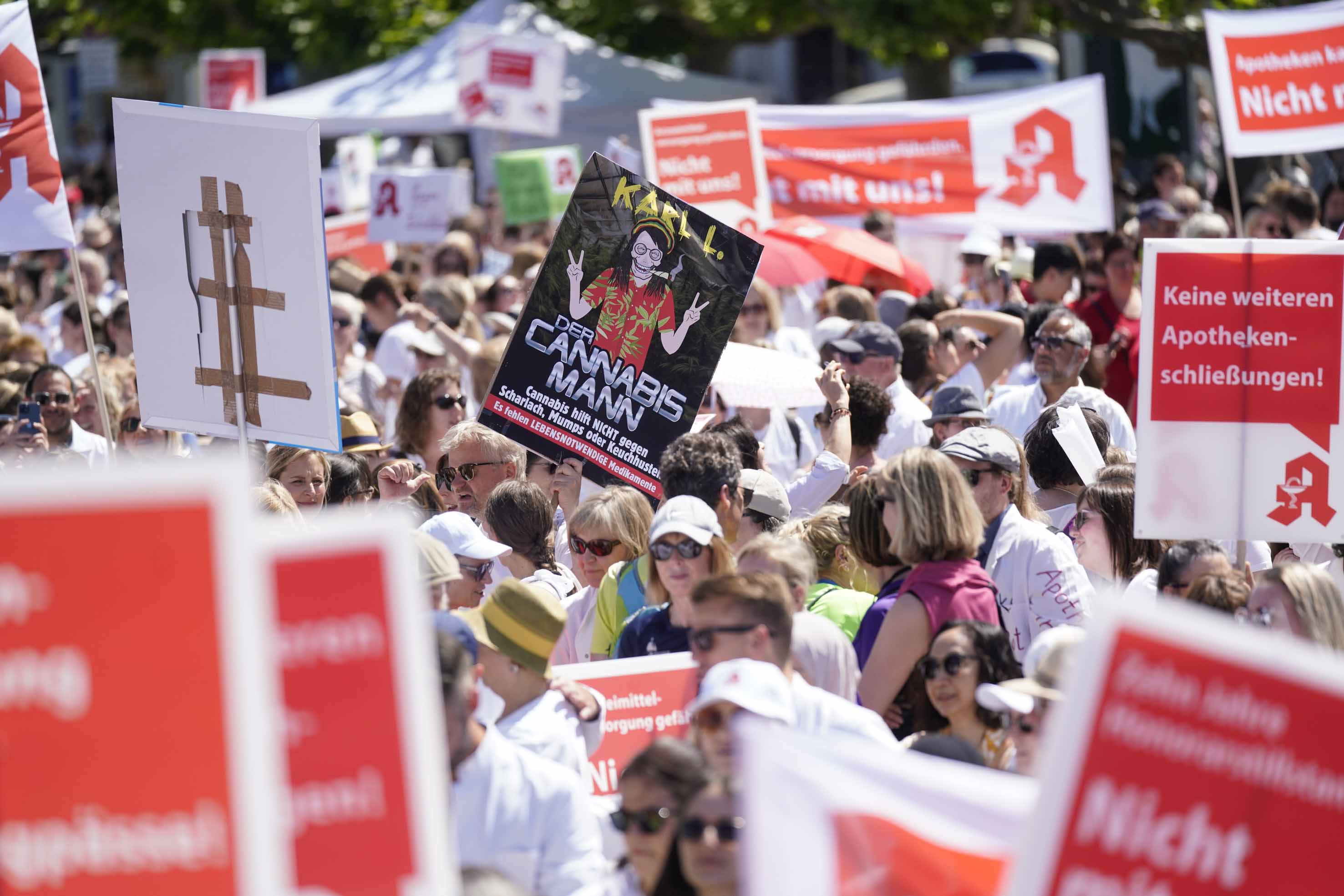 Die besten Protestplakate | APOTHEKE ADHOC