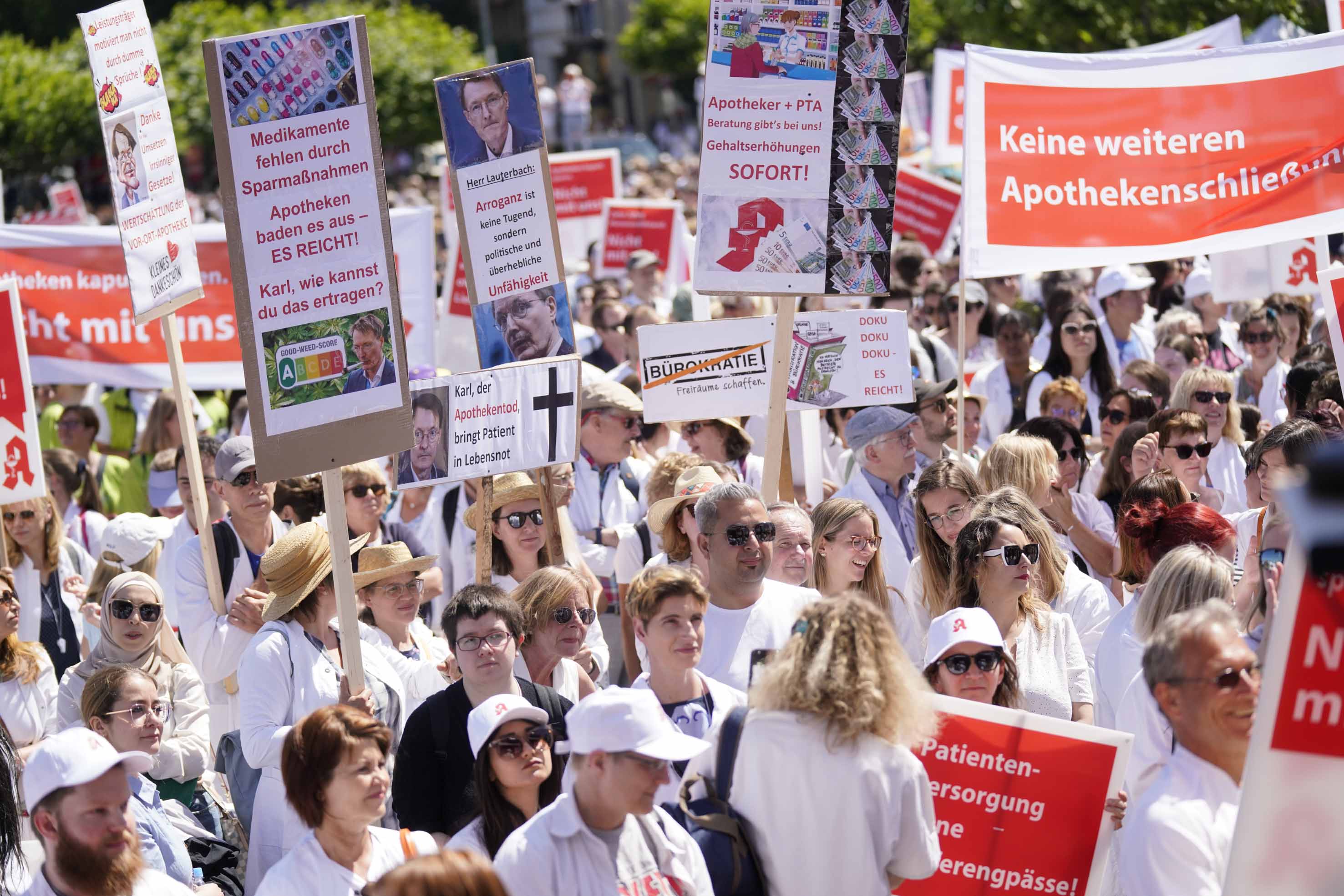 Die besten Protestplakate | APOTHEKE ADHOC